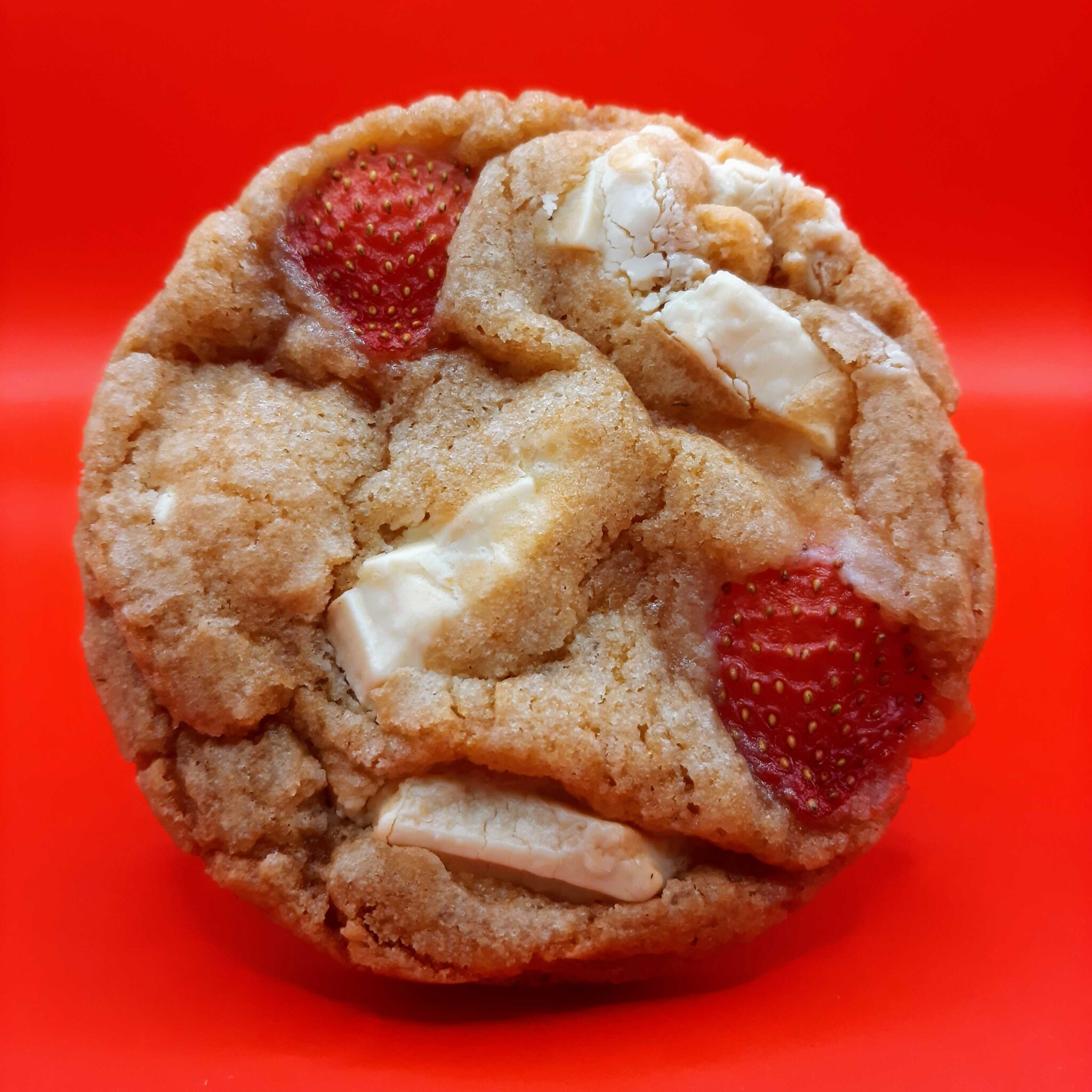 Vanilla cookie with real strawberries